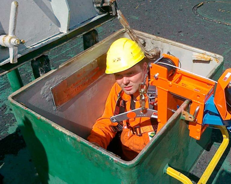 Movable anchor point specifically for tank edges.